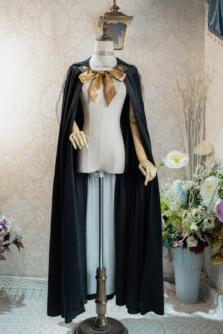Medieval Borgia, Gothic Retro Middle Ages Style Black Velvet Long Cloak ...