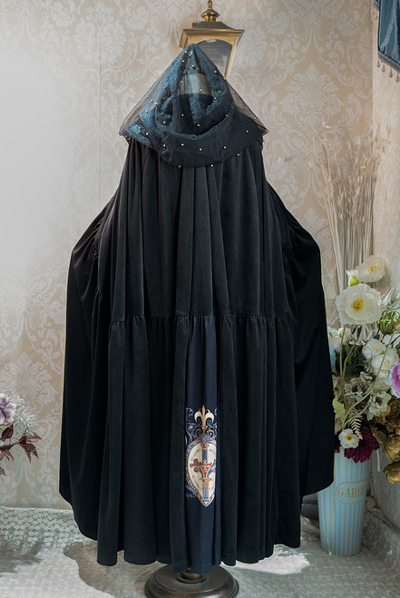 Medieval Borgia, Gothic Retro Middle Ages Style Black Velvet Long Cloak ...