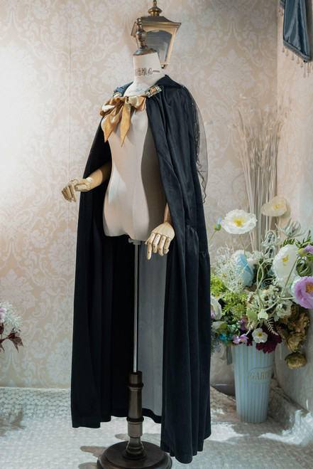 Medieval Borgia, Gothic Retro Middle Ages Style Black Velvet Long Cloak ...