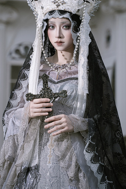 Hollow Crown, Elegant Gothic Fashion Refined Large Head Scarf Floral ...