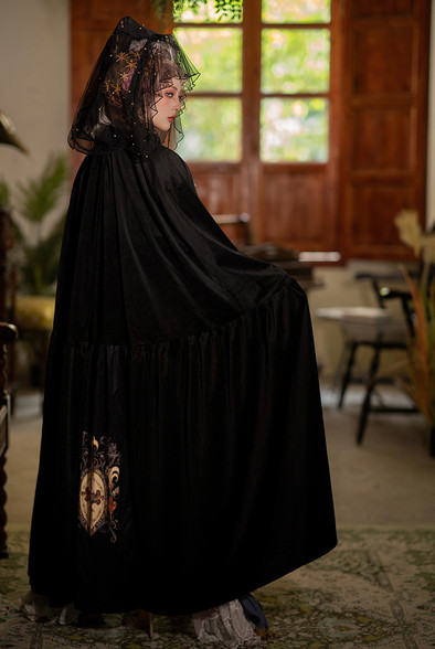 Medieval Borgia, Gothic Retro Middle Ages Style Black Velvet Long Cloak ...