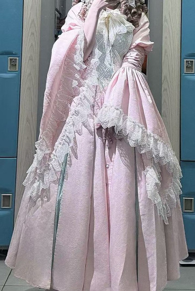 Pentiment of Tudor, Elegant Gothic Medieval Retro Fashion Middle Ages ...