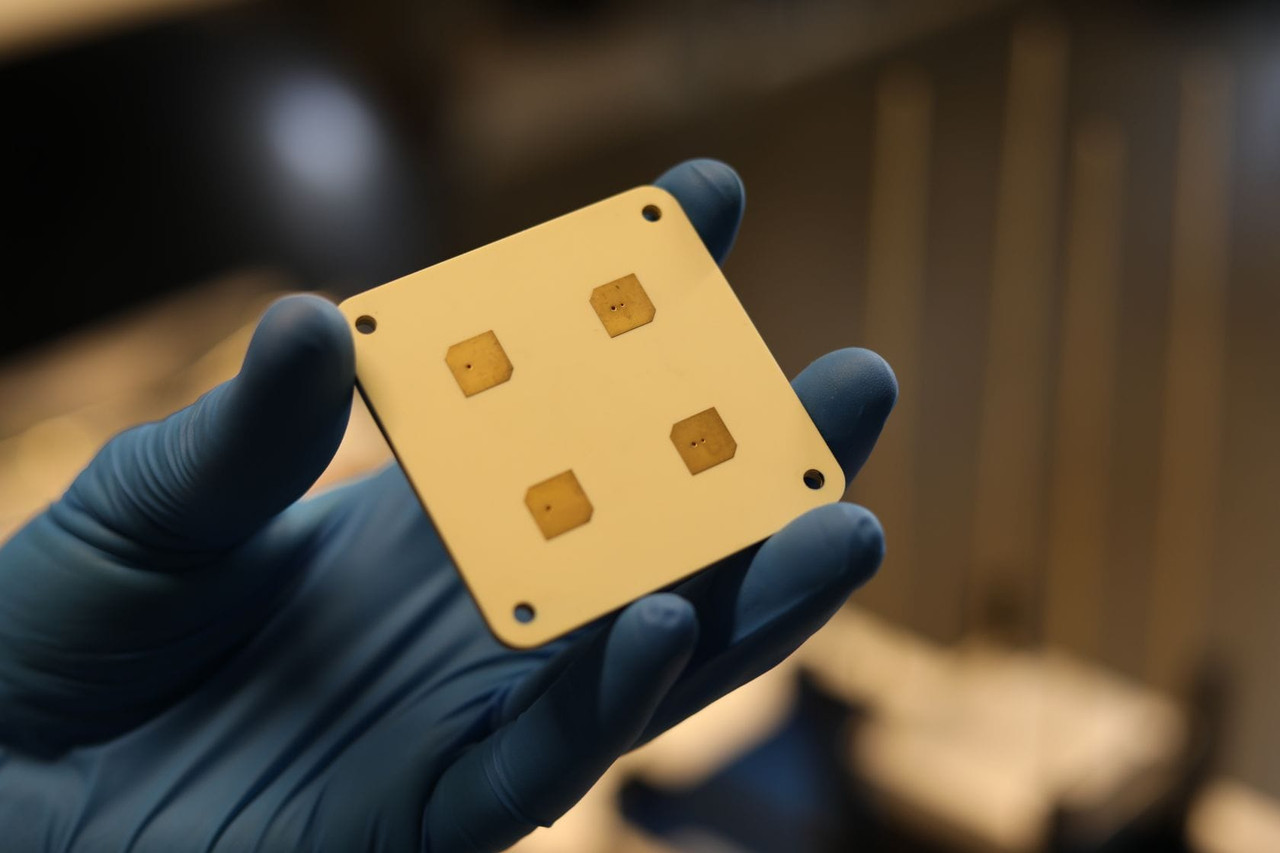 X-Band 2x2 Patch Antenna - EnduroSat - SmallSat Catalog - Orbital ...