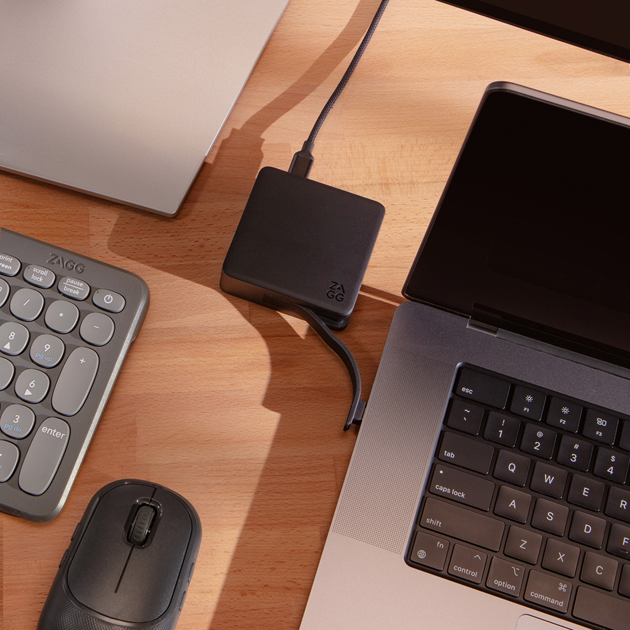 4-Port Hub - 4-Port Hub - ZAGG