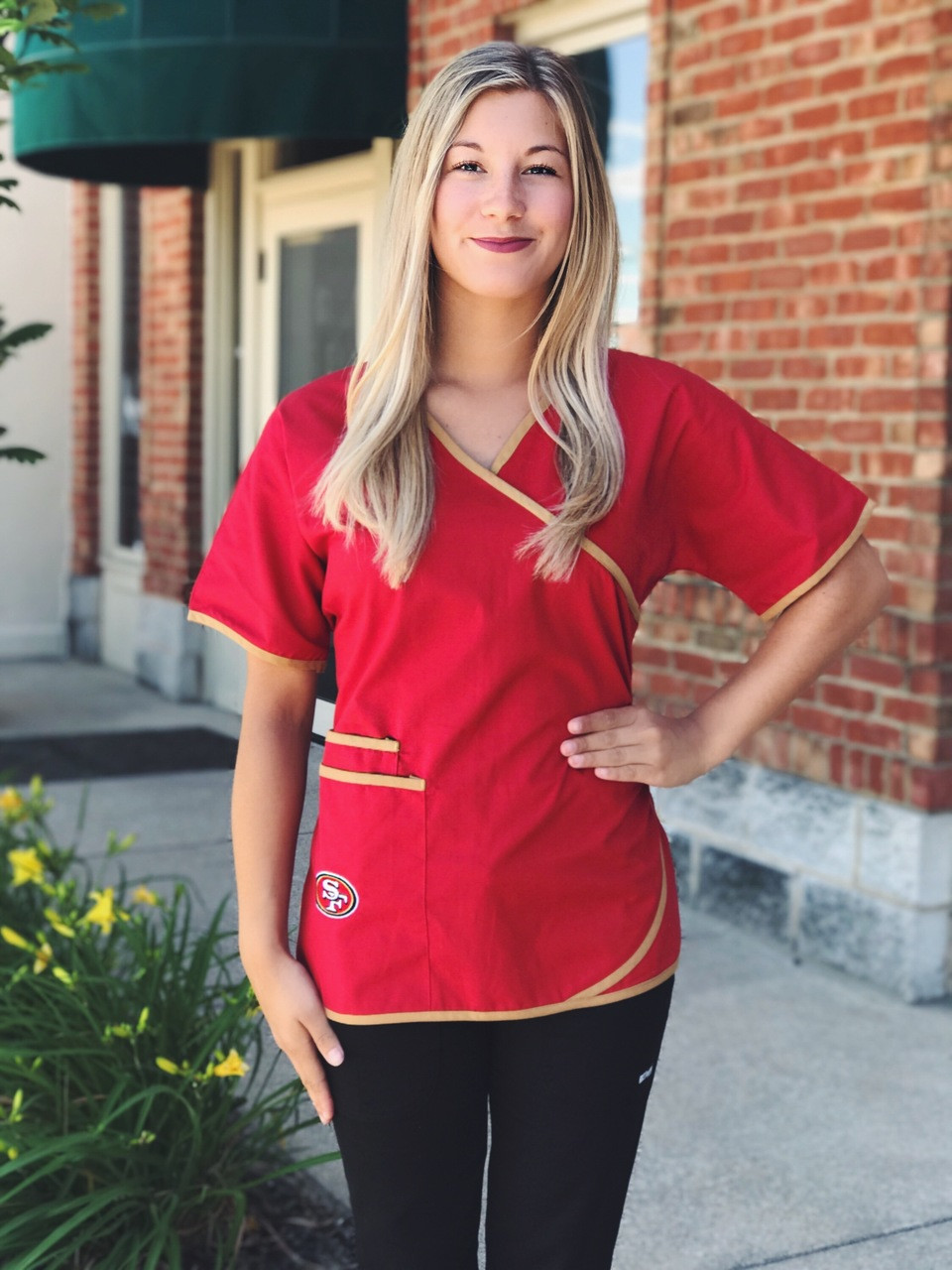 San Francisco 49er's Women's NFL Scrub Top - Scrub Identity