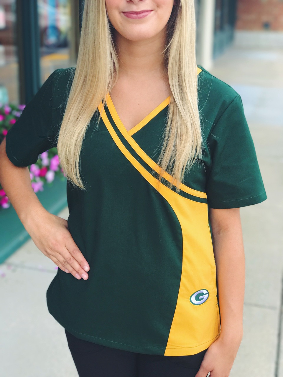 Green Bay Packers Women's Two Tone NFL Scrub Top - Scrub Identity