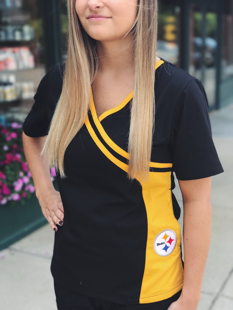 Pittsburgh Steelers Women's Side Pocket NFL Scrub Top