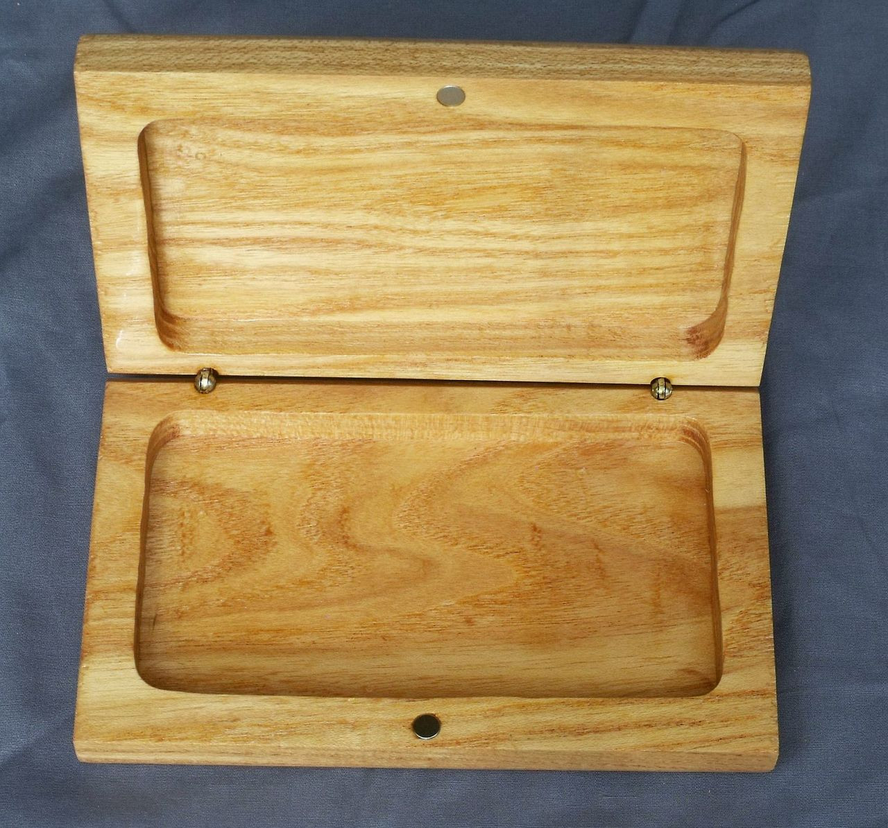 Clam Shell - Honey Locust - R designs