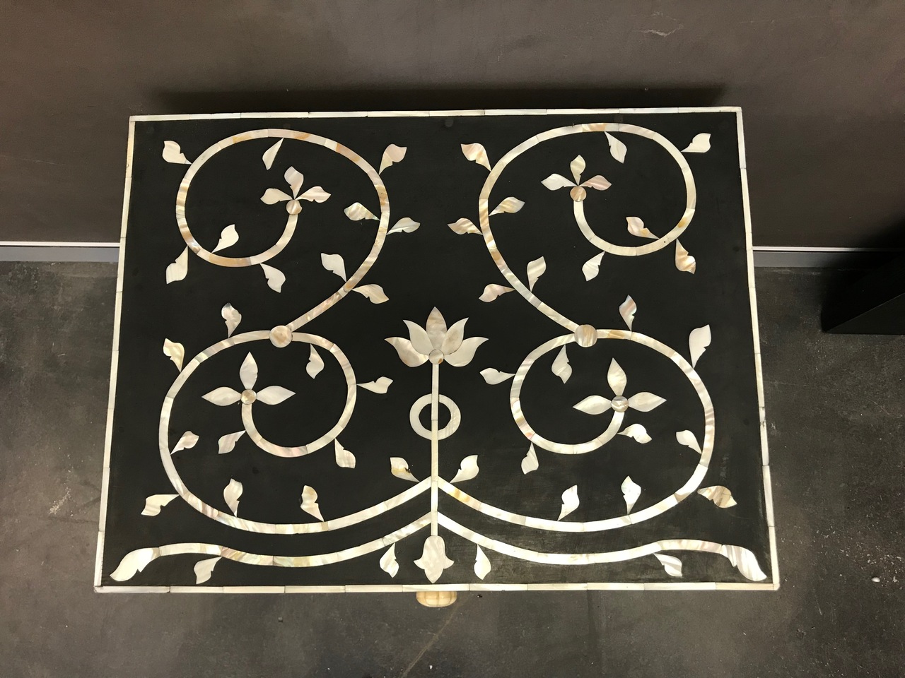 Mother of Pearl Inlay Lotus - black - Sohal Living