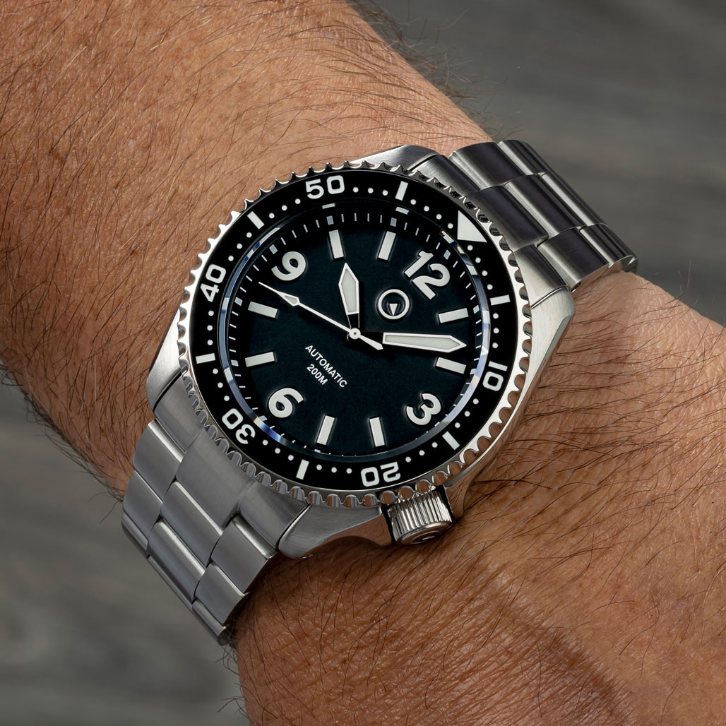 Islander Pilot-Style Dial Automatic Dive Watch with Bracelet, AR ...