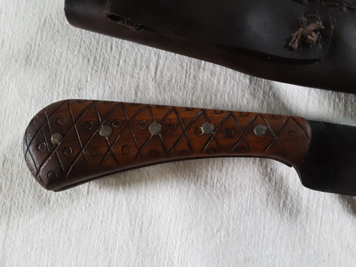 Maple handle longhunter knife with checkering and dots