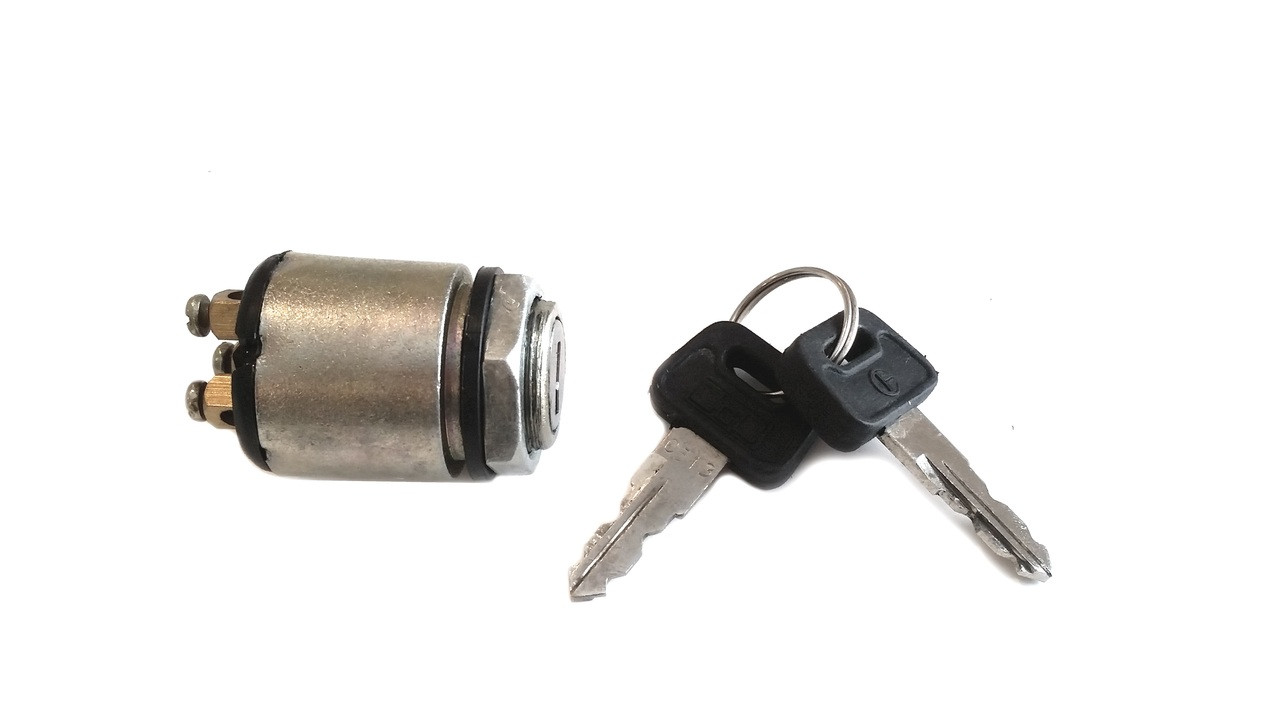 Original Kinetic Keyed Ignition Switch - keys included - Moped Division
