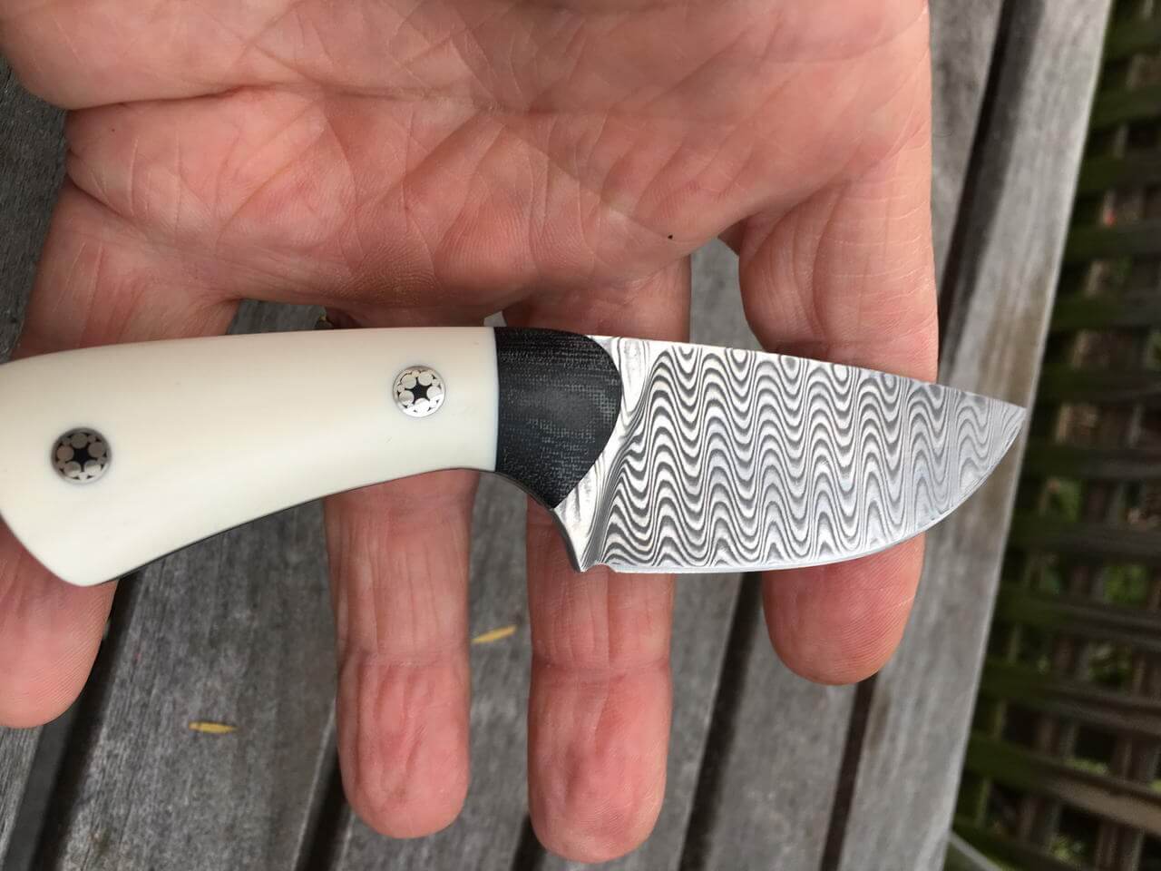 Small Skinner in Damascus and Juma Ivory Substitute - Nordic Edge
