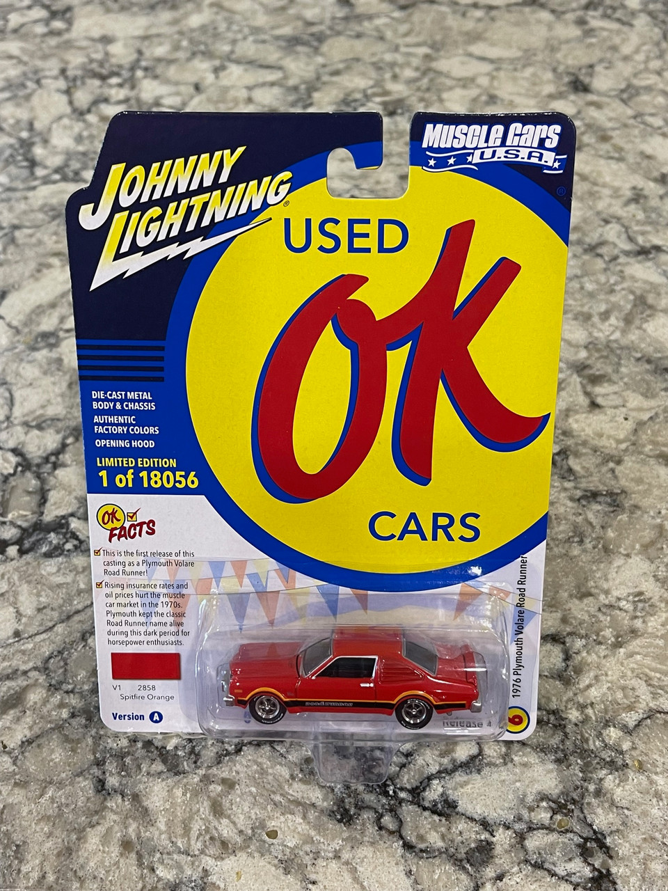 Johnny Lightning 1976 Volare Road Runner