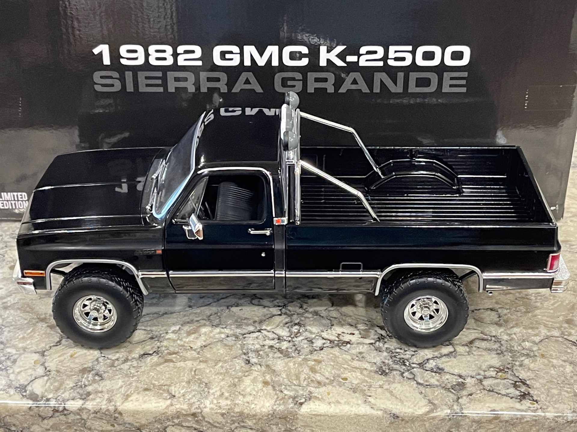 Greenlight 1982 GMC Sierra