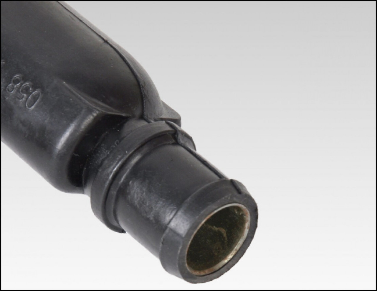 058103213 CRANKCASE BREATHER PIPE HOSE AUDI A4 A6 VW VOLKSWAGEN PASSAT ...