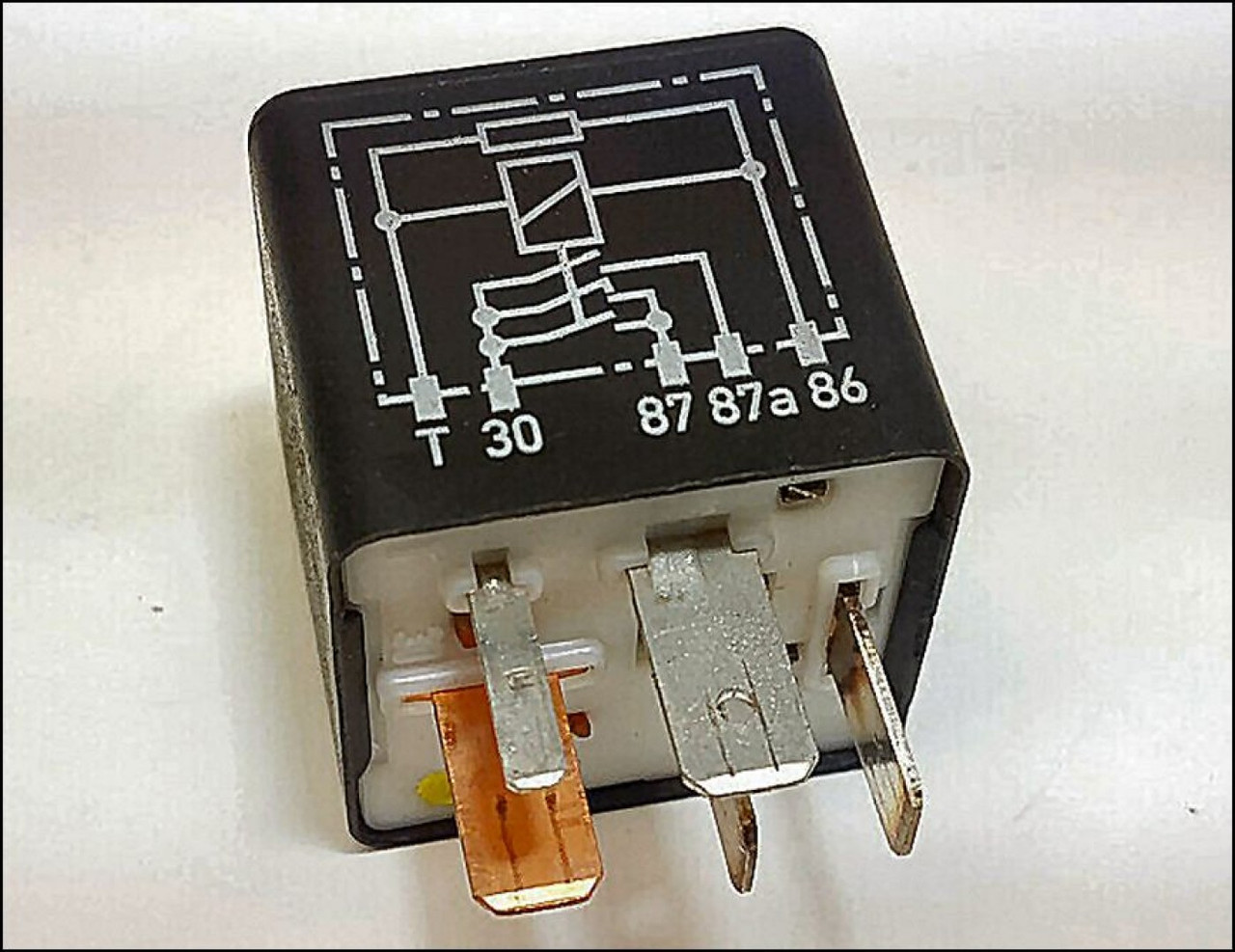 VW VOLKSWAGEN AUDI GENUINE OEM USED 219 FAN RELAY 5-PIN 25A 443951253AA