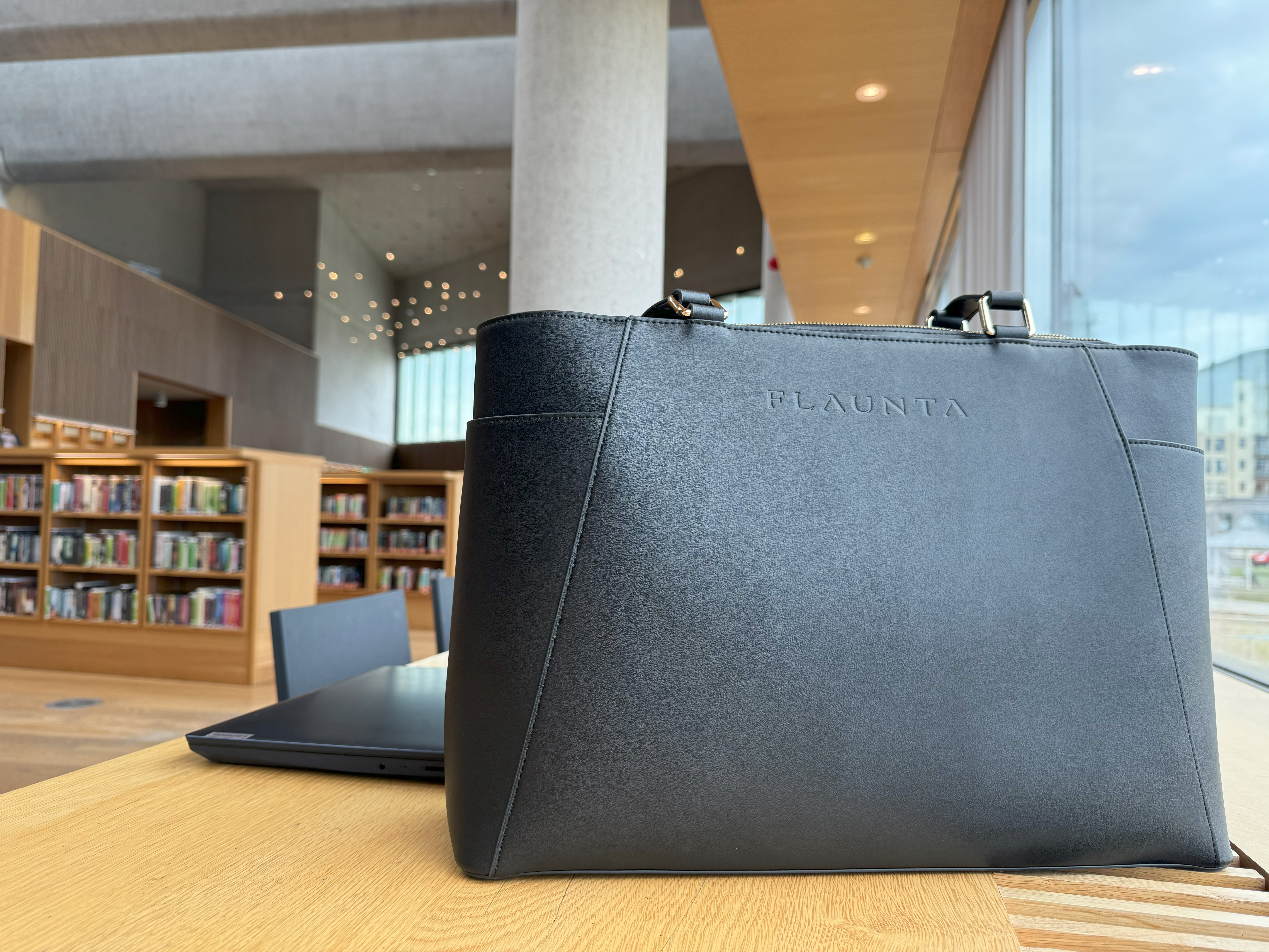 The Modern Tote Bag for College Students - Flaunta