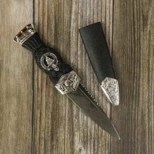 How to Wear a Sgian Dubh - Kilts-n-Stuff.com