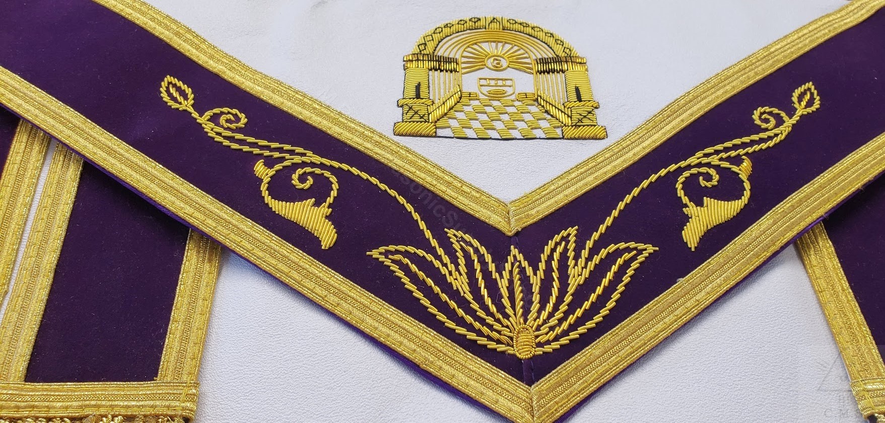 Royal Select Masters Apron