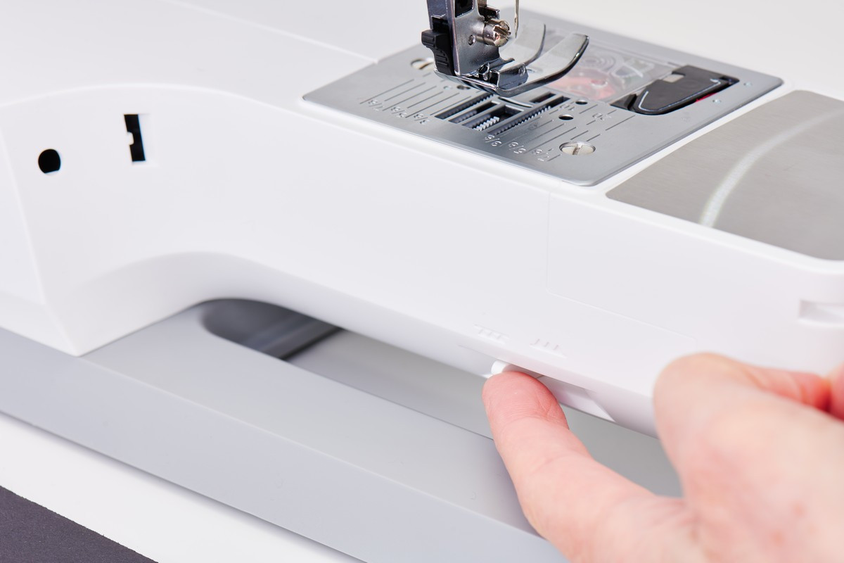 Singer Elite CE677 (Computerized Sewing Machine) - Red Deer Sewing Centre