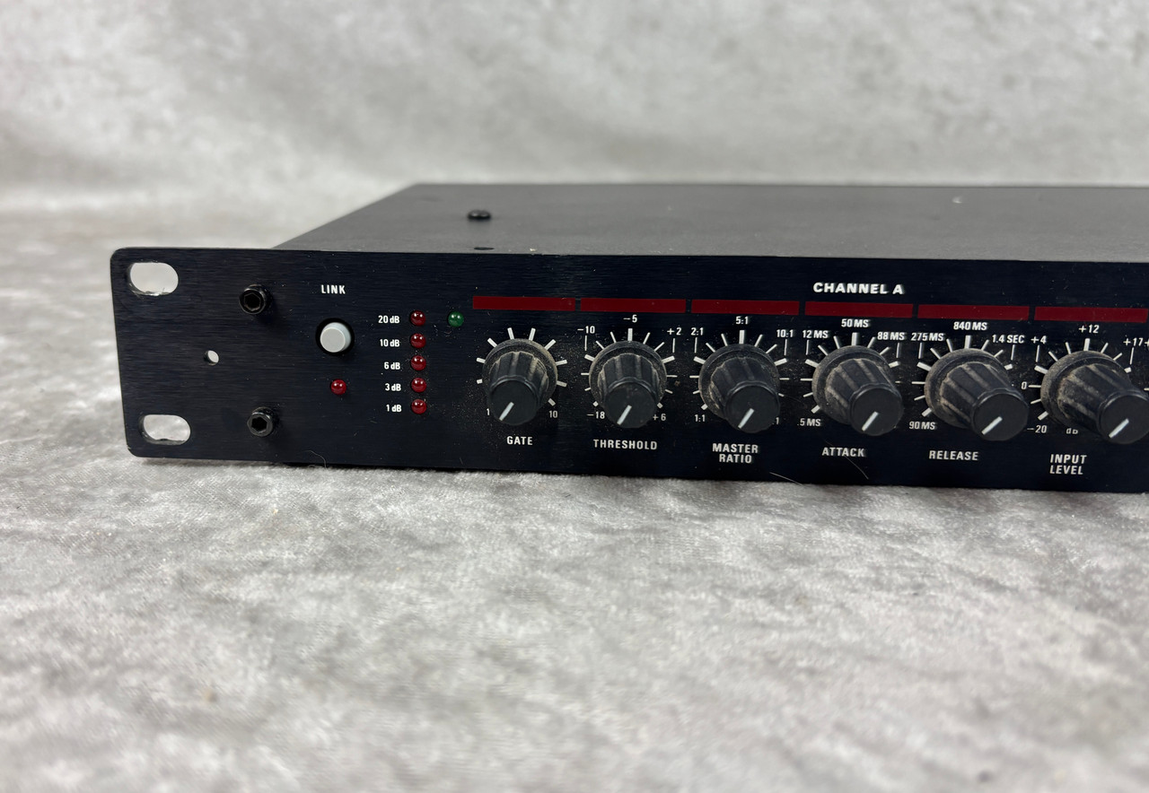 Studio Logic MT66 Stereo Compressor Limiter rack unit - Capitol Guitars