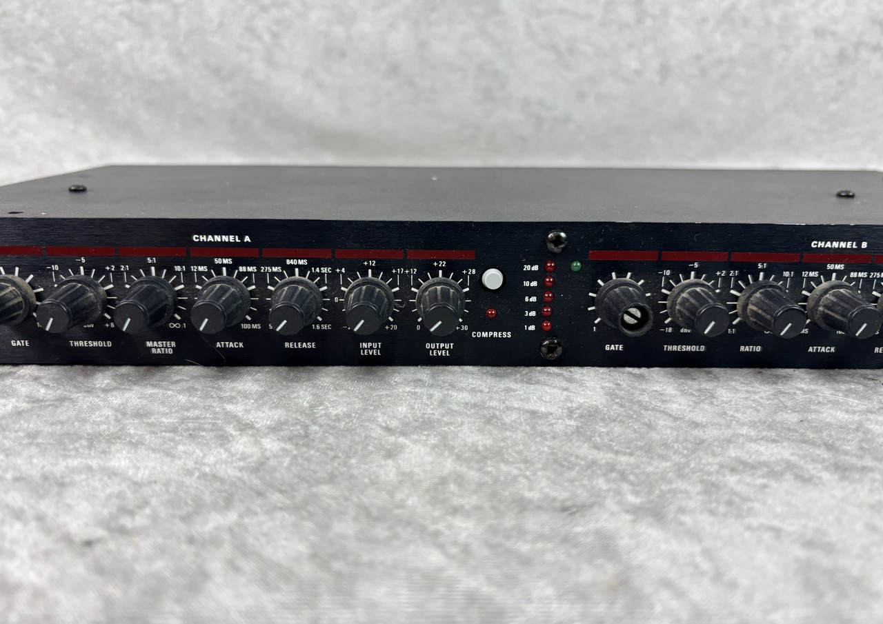 Studio Logic MT66 Stereo Compressor Limiter rack unit - Capitol Guitars
