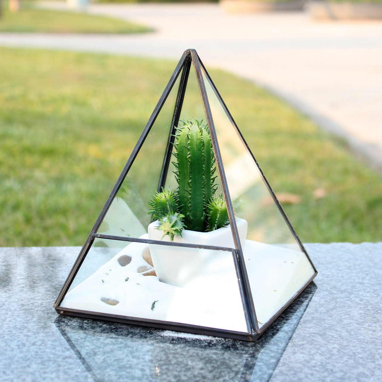 GET0207BK - Black Pyramid Geometric Glass Terrarium. 7.5"H