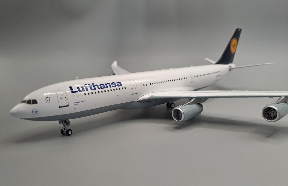 Lufthansa "Essen" A340 plus stand D-AIBD JF-A340-2-003 1:200