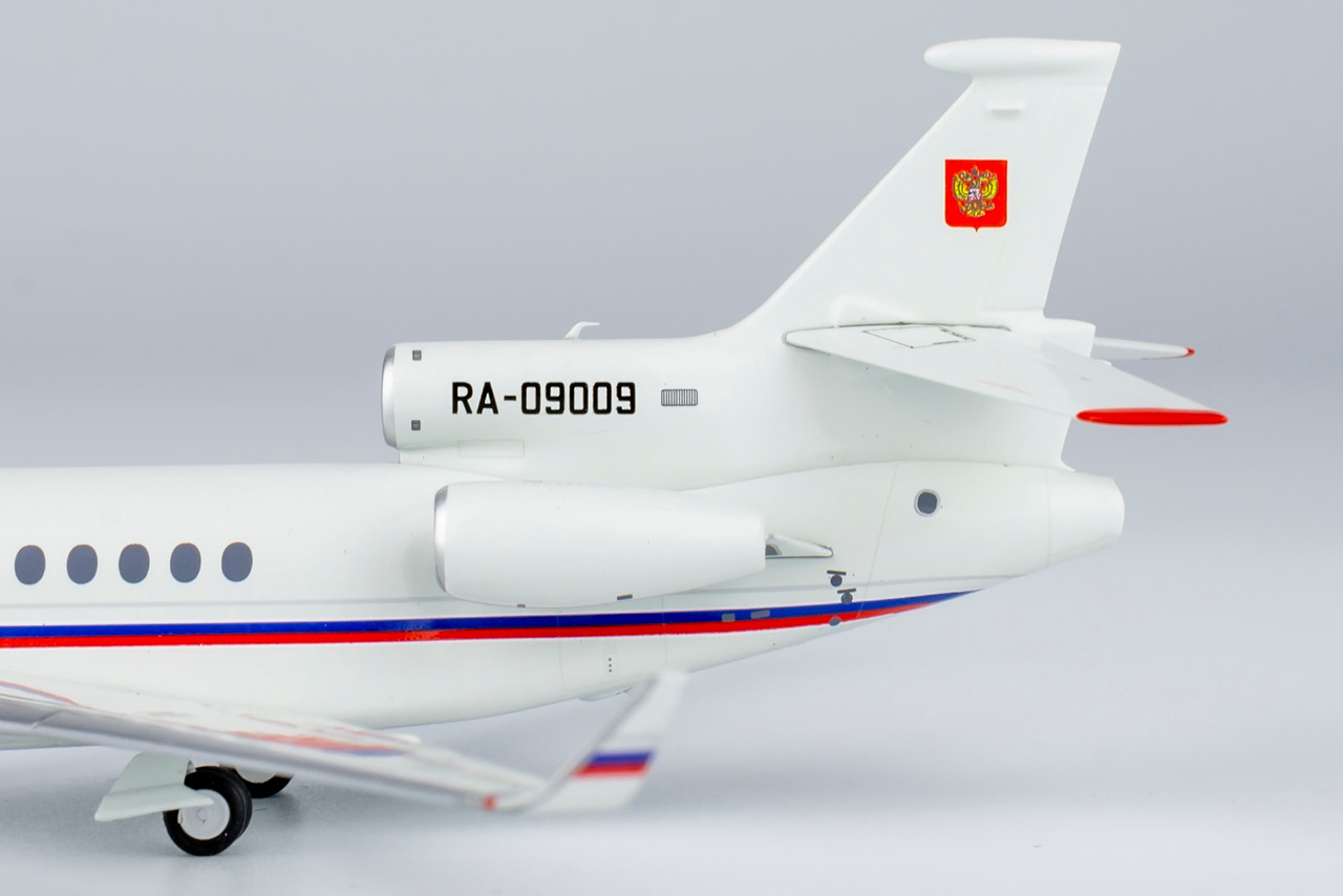 NG Models Rossiya Airlines Falcon 7X RA-09009 71012 1:200