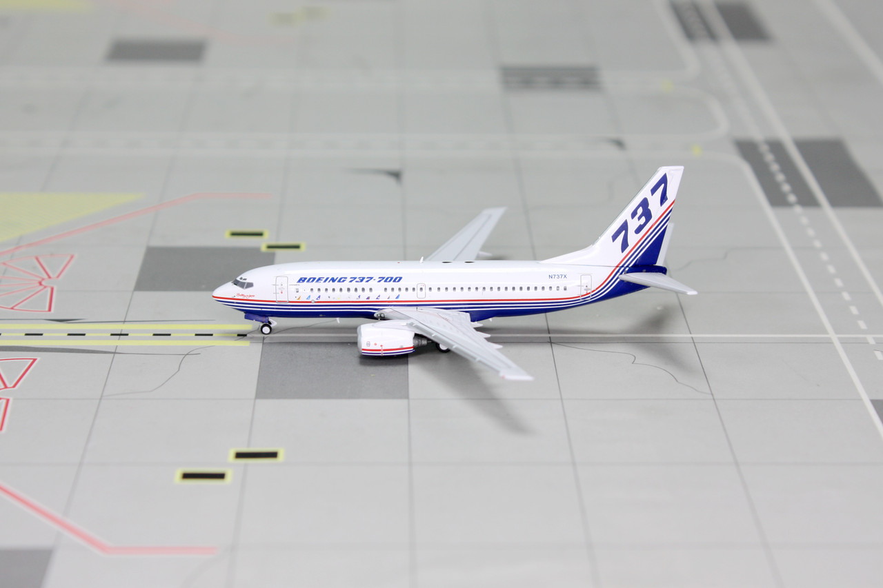 Panda Models Boeing Company B737-7H4 N737X 52334 1:400