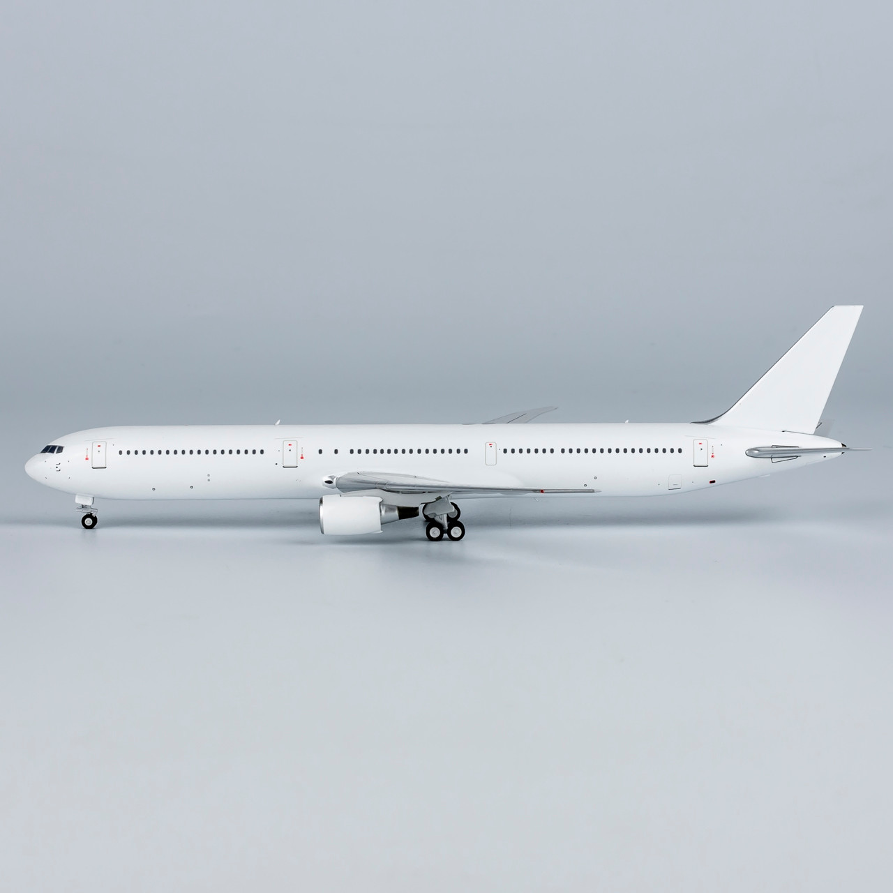 NG Models Blank Model 767-400ER CF6 engines N/A 18000 1:400
