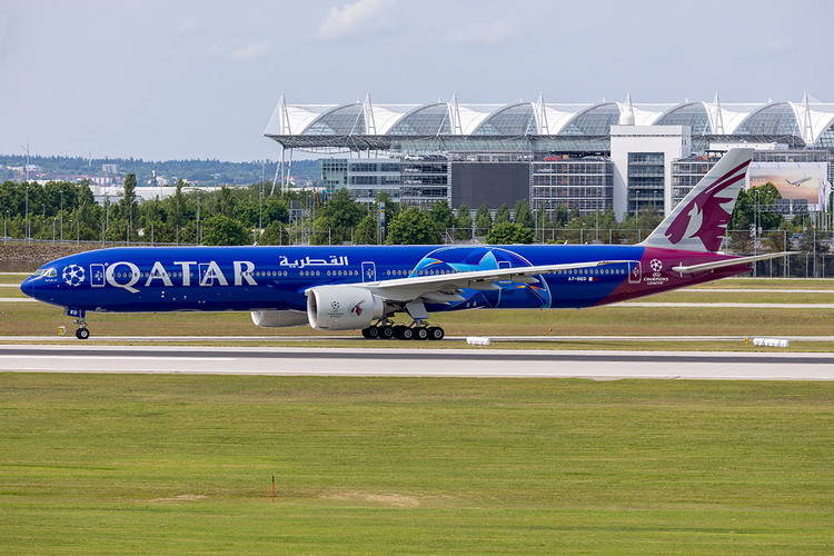 Phoenix Models Qatar Airways B777-300ER A7-BED UEFA Champions League ...