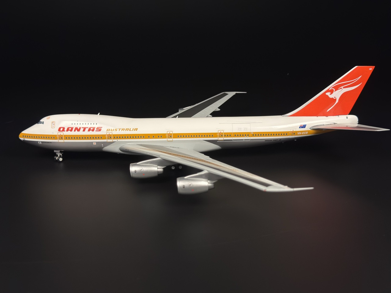 Gemini200 Qantas Airways B747-200B(M) "City of Swan Hill," 1980s livery ...