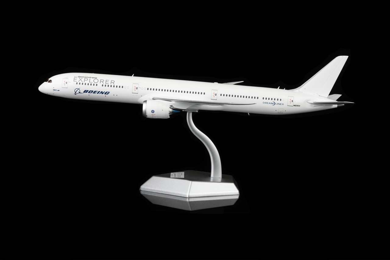 SQ Wings Boeing Company Boeing 787-10 N829OV Boeing House Livery L2044 ...