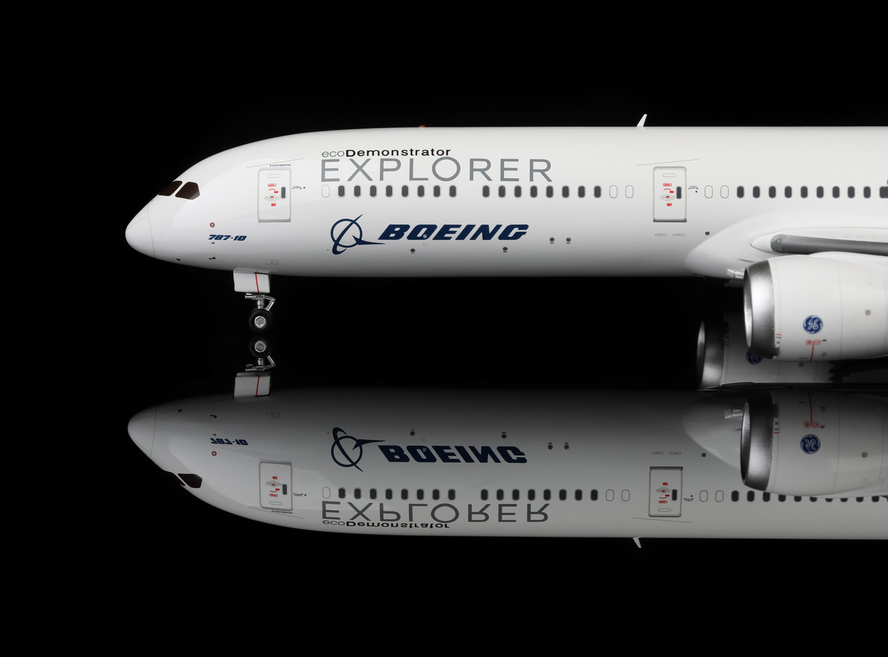 SQ Wings Boeing Company Boeing 787-10 N829OV Boeing House Livery L2044 ...