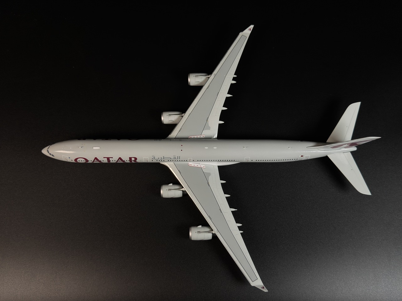 JC Wings Qatar Airways Airbus A340-600 Reg: A7-AGA With Stand XX20301 1:200