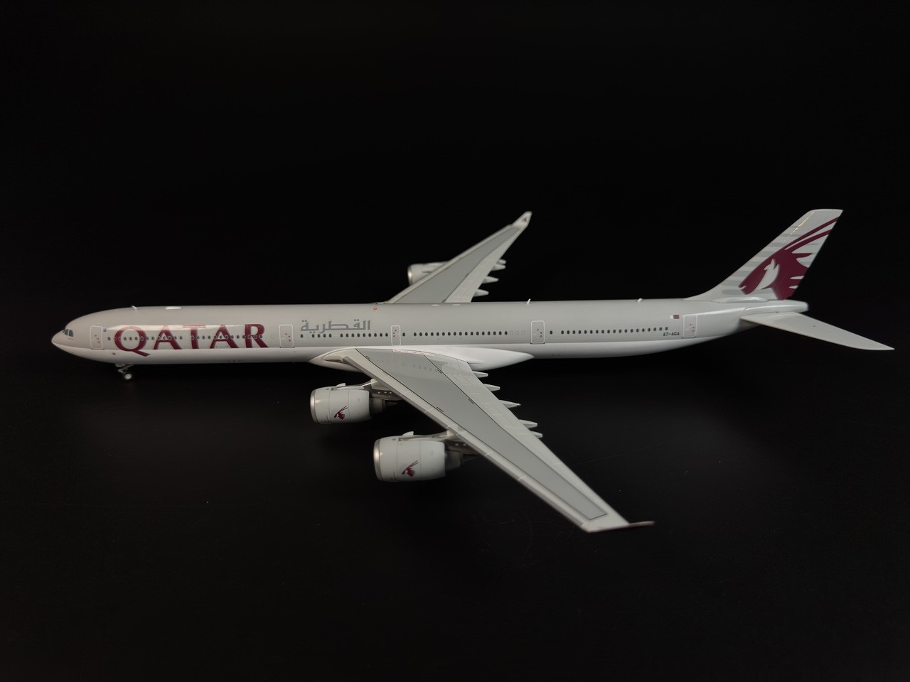 JC Wings Qatar Airways Airbus A340-600 Reg: A7-AGA With Stand XX20301 1:200