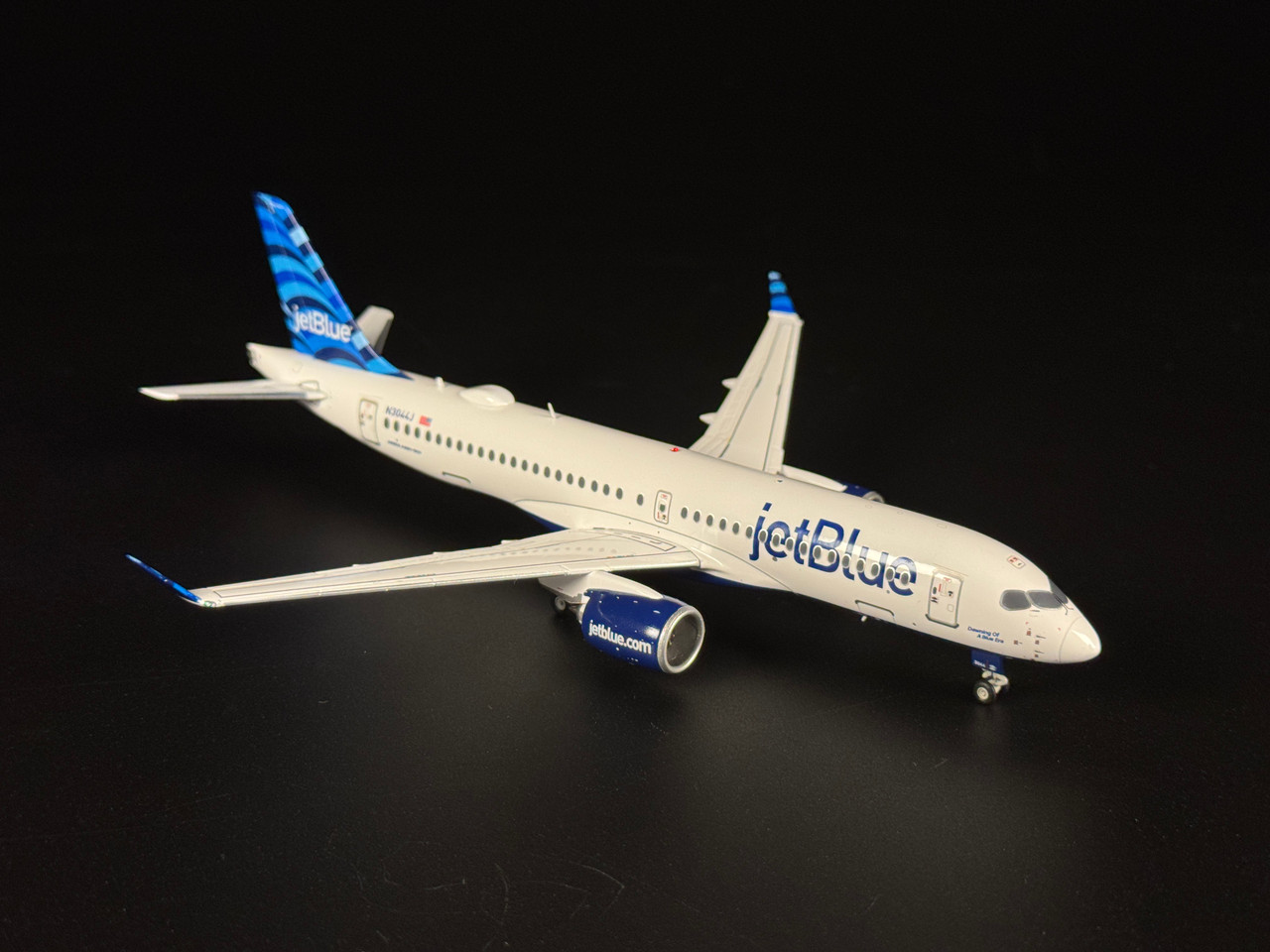 Gemini200 JetBlue Airways A220-300 N3044J G2JBU1213 1:200