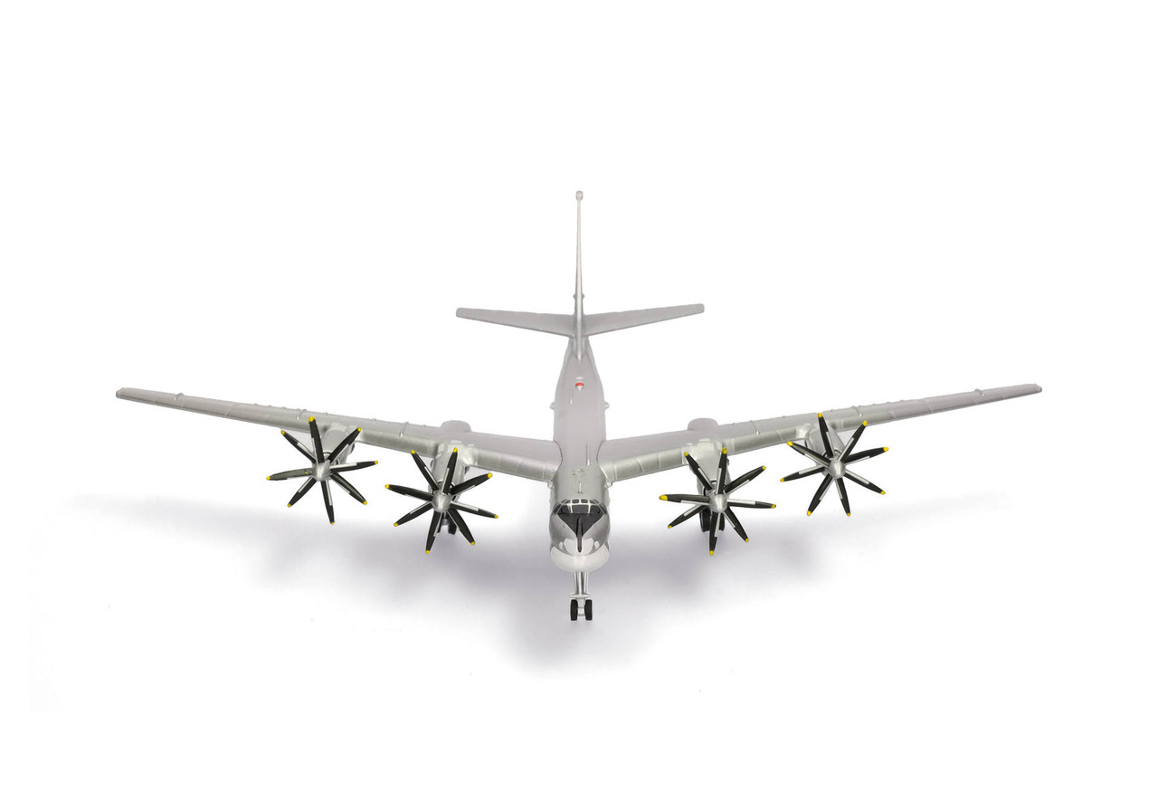 Herpa Wings Soviet Air Forces Tupolev TU-95MS HE573832 Scale 1:200