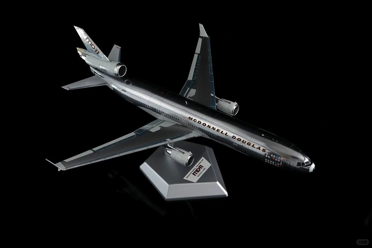SQ Wings McDonnell Douglas MD-11 Reg: N111MD L2105 Scale 1:200