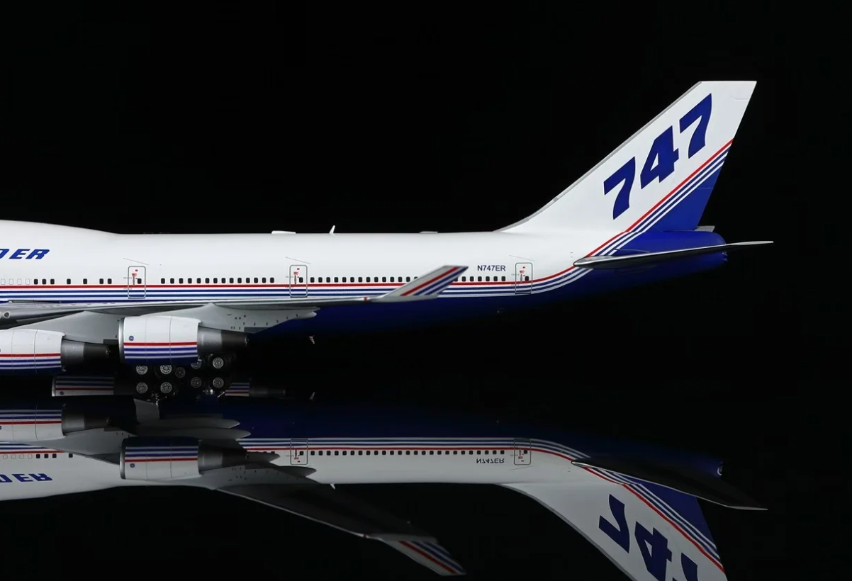 SQ Wings Boeing Company B747-400 Reg: N747ER L2101 Scale 1:200
