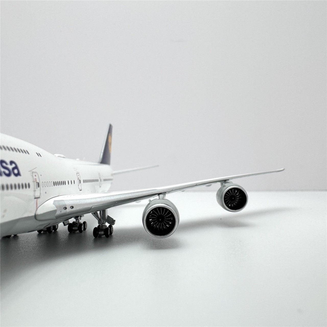 Lufthansa Boeing 747-8 Reg: D-ABYP YY74807 Scale 1:400