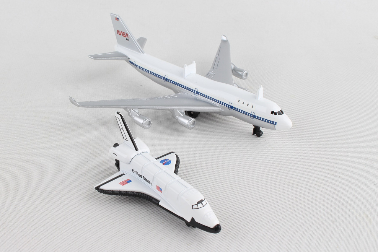747 SHUTTLE CARRIER AIRCRAFT WITH ORBITER