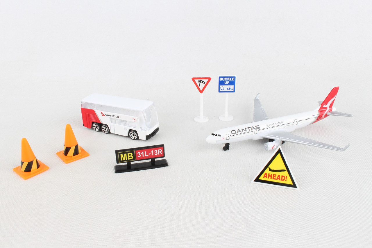 QANTAS SMALL PLAYSET - Airline Museum