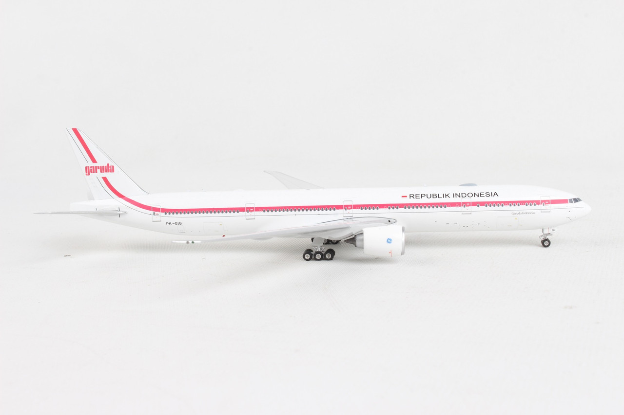 PHOENIX GARUDA 777-300ER 1/400 1970'S RETRO REG#PK-GIG (**) - Diecast ...