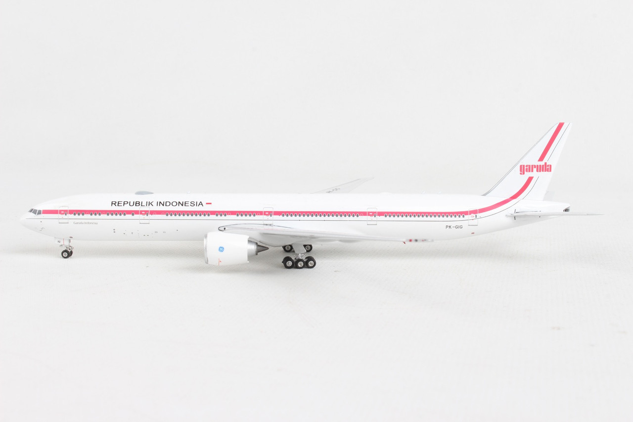 PHOENIX GARUDA 777-300ER 1/400 1970'S RETRO REG#PK-GIG (**) - Airline ...