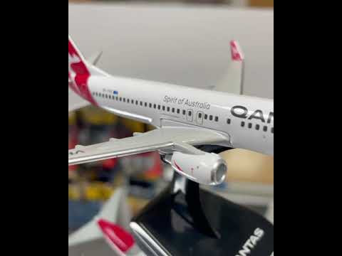 POSTAGE STAMP QANTAS 737-800 1/300 - Collectable Jets