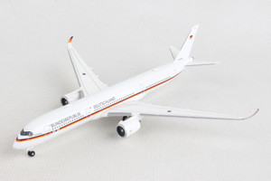 1:500 Scale Model Airplanes