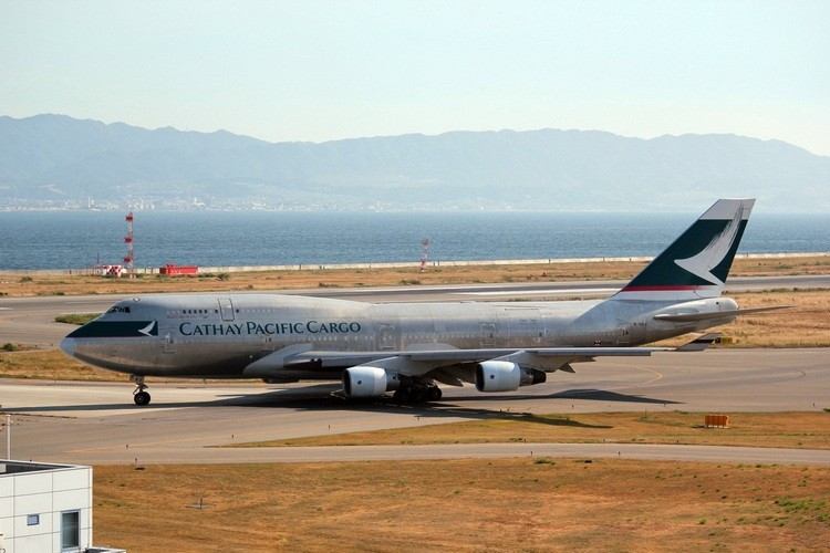 Phoenix Cathay Cargo Boeing 747-400 Polished B-HKJ PH04544 1:400